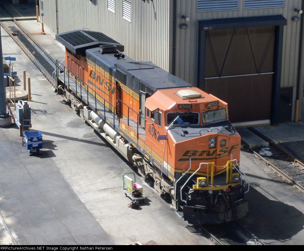 BNSF 4562